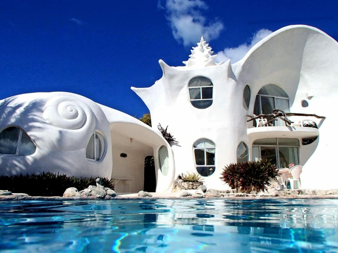 Dive Into Quirkiness: 5 of the World's Most Outrageous Beach Houses - Nawy